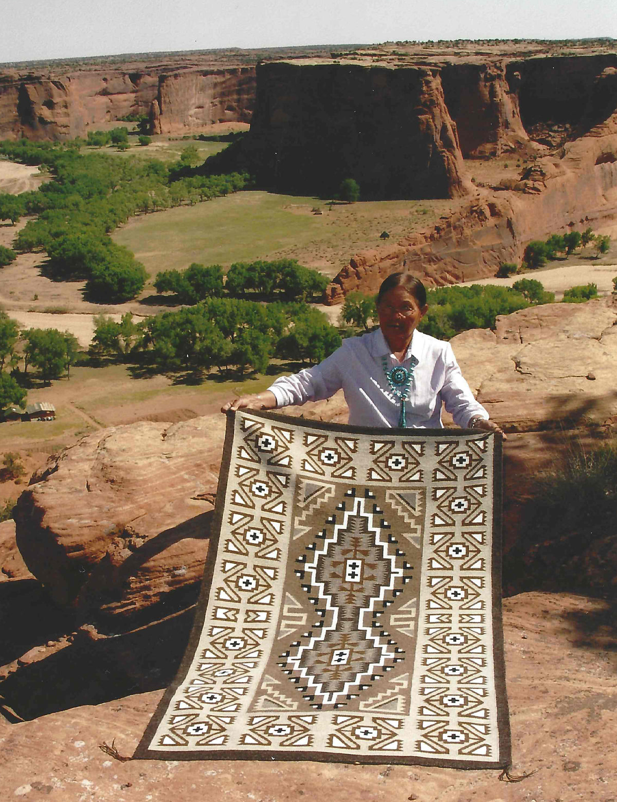 Weaver of the Month - Helen Bia - June 2018 – Nizhoni Ranch Gallery