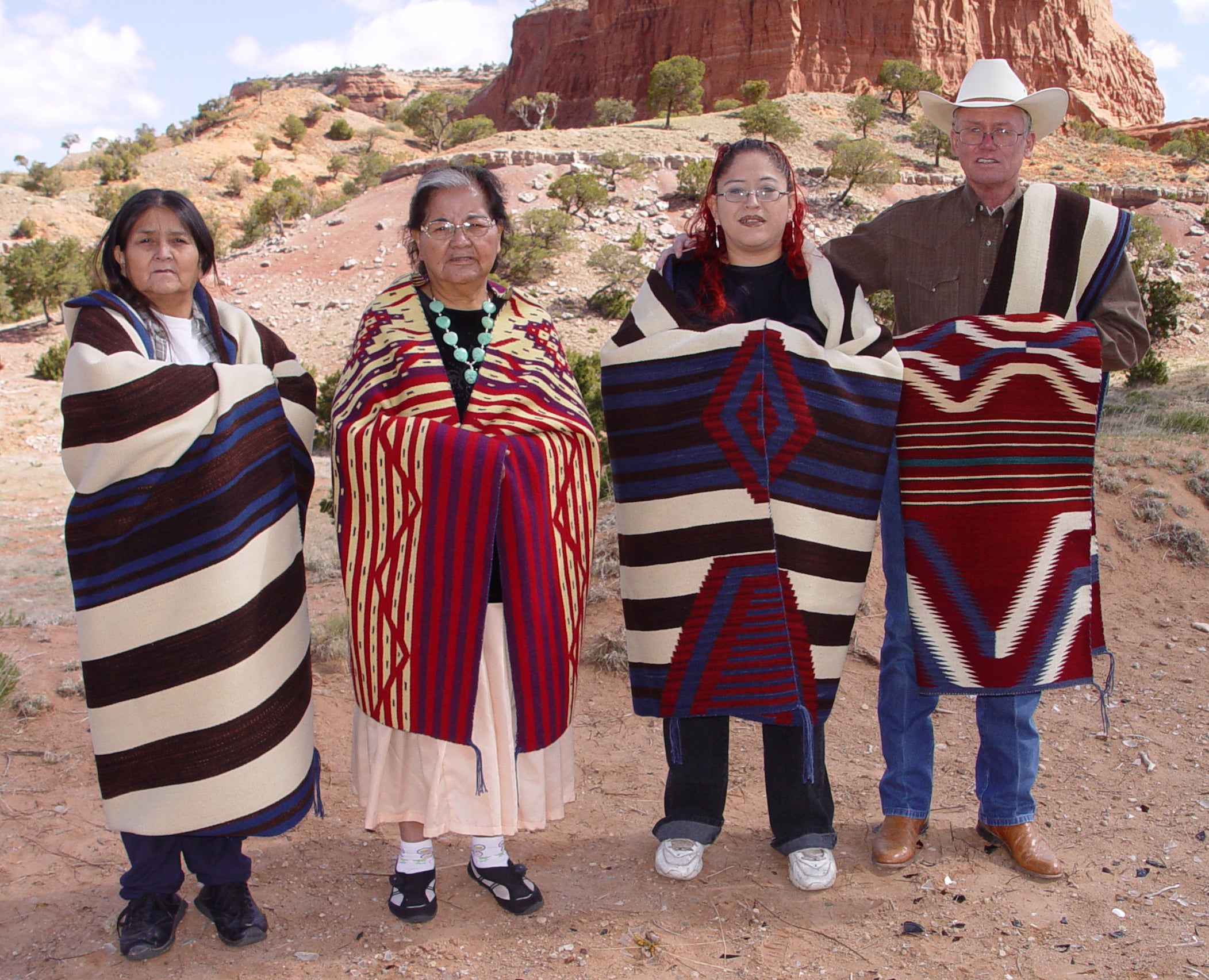 Navajo Rugs and Navajo Blankets For Sale – Nizhoni Ranch Gallery